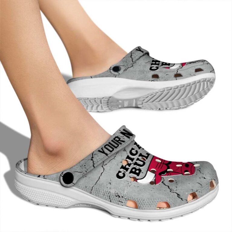 Personalized Chicago Bulls Cracked Texture Clog - VivaCrocs